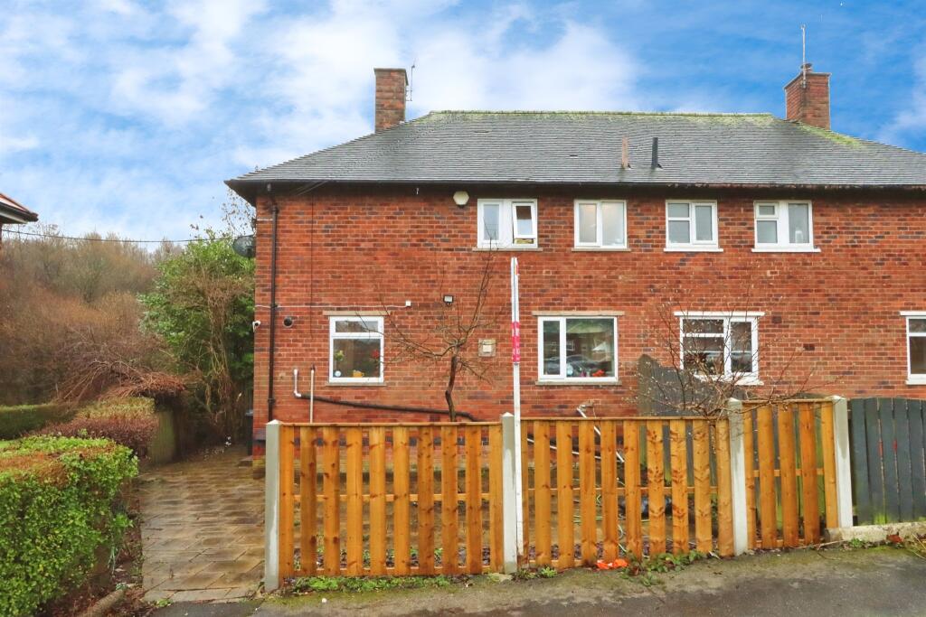 3 bedroom semi-detached house for sale in Delves Avenue, Hackenthorpe ...