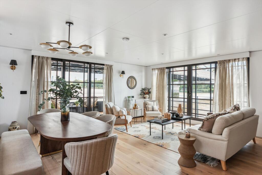 2 bedroom house boat for rent in Cadogan Pier, Cheyne Walk, London, SW3