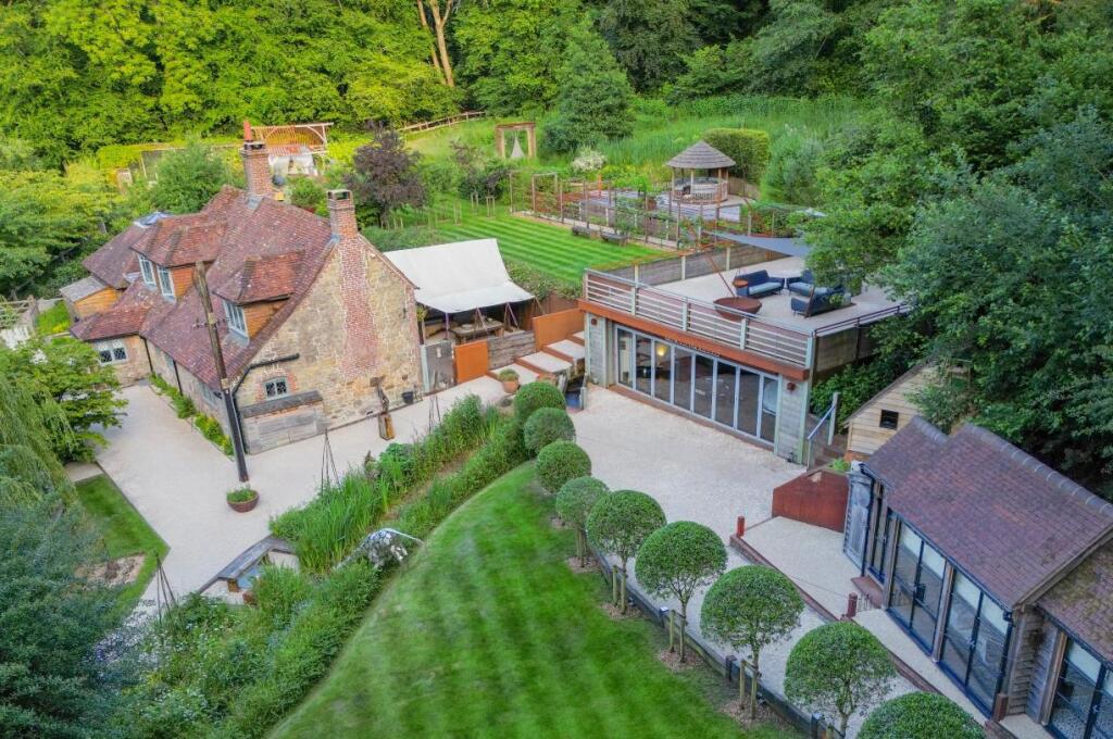 3 bedroom detached house for sale in Henley Hill, Henley, Haslemere ...
