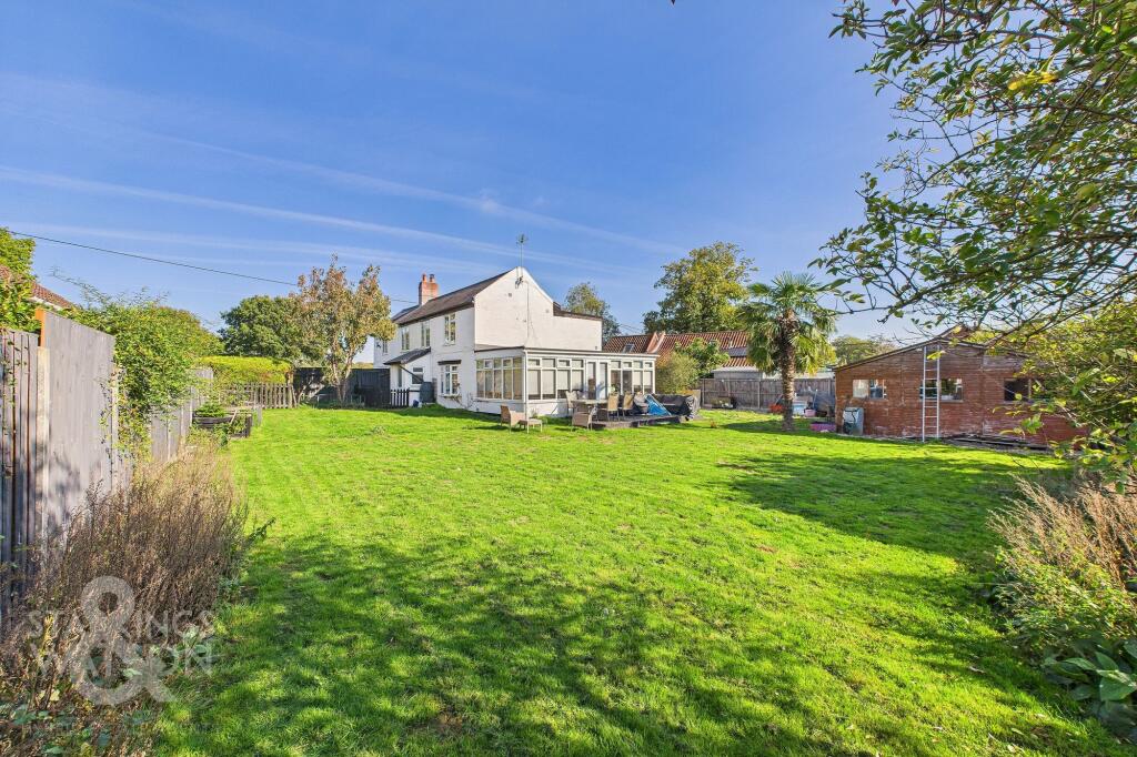 5 bedroom detached house for sale in Post Office Road, Little Plumstead ...