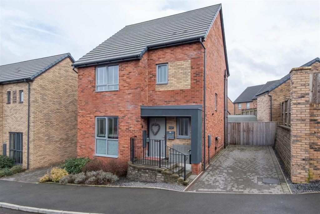 4 bedroom detached house for sale in Bracken Place, Blackburn, BB2