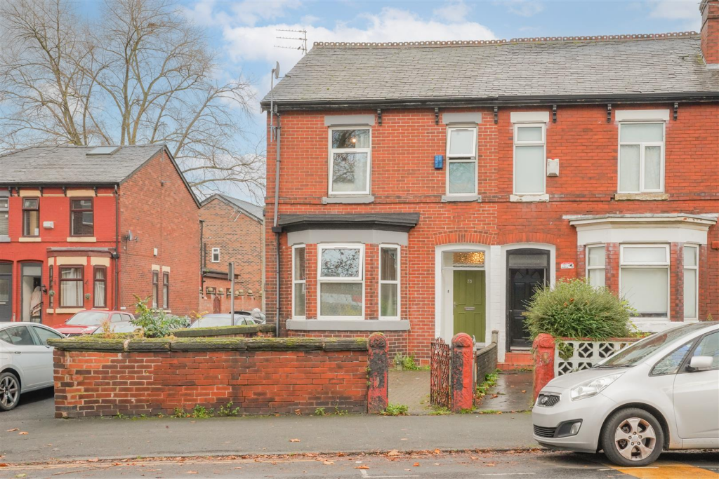 5 bedroom end of terrace house for sale in Carmoor Road, Longsight, M13