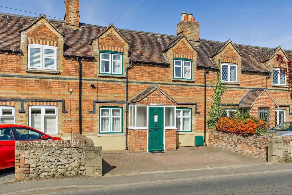 3 bedroom terraced house for sale in Crown Terrace, Stadhampton, OX44