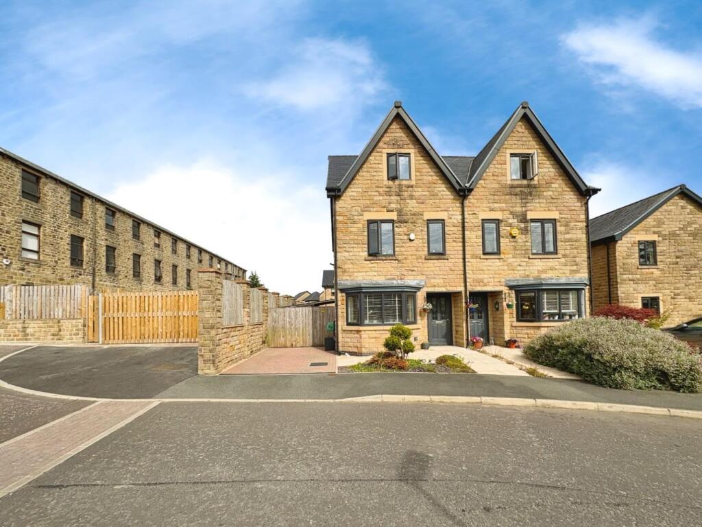 3 bedroom semi-detached house for sale in Broadstones, Salterforth, BB18