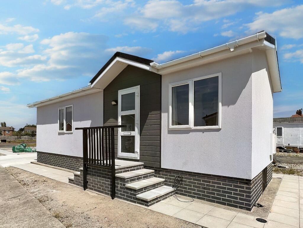 1 bedroom park home for sale in c, FY3