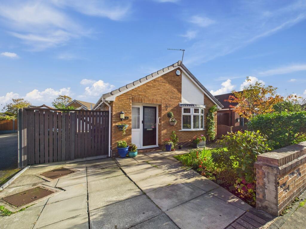 2 bedroom bungalow for sale in Meadow Hey Close, Woolton, Liverpool., L25