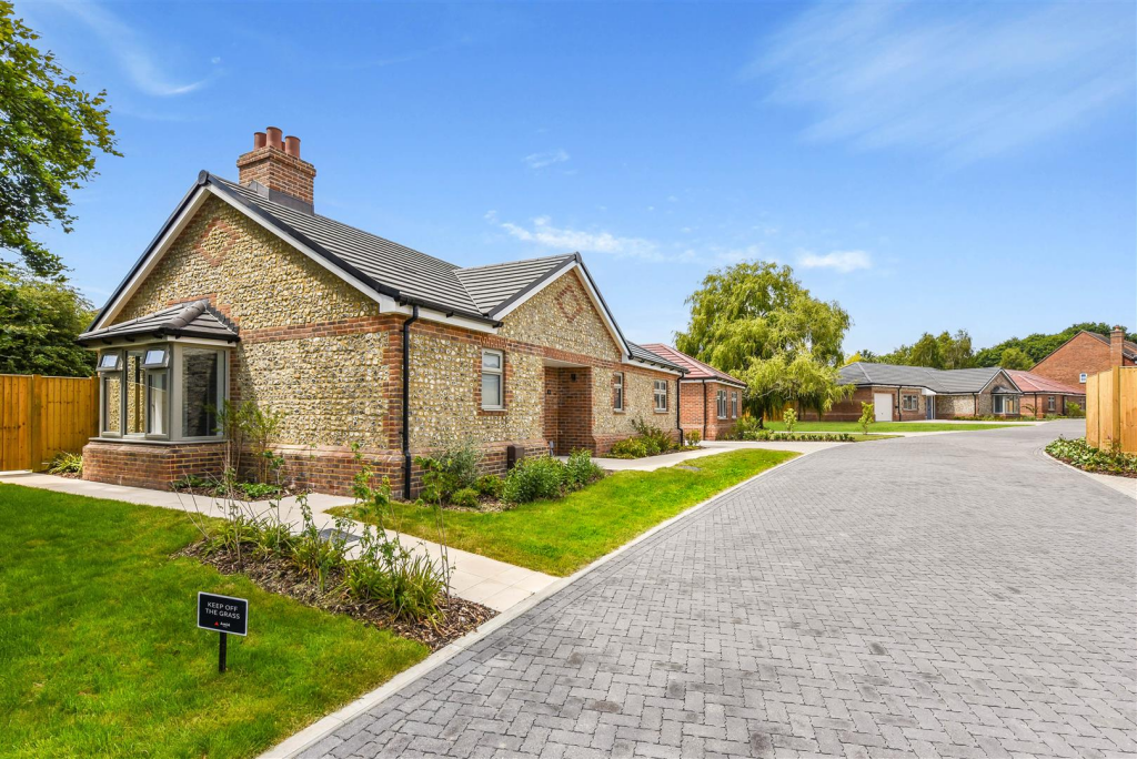 2 bedroom detached bungalow for sale in The Beech, Linwood Park ...