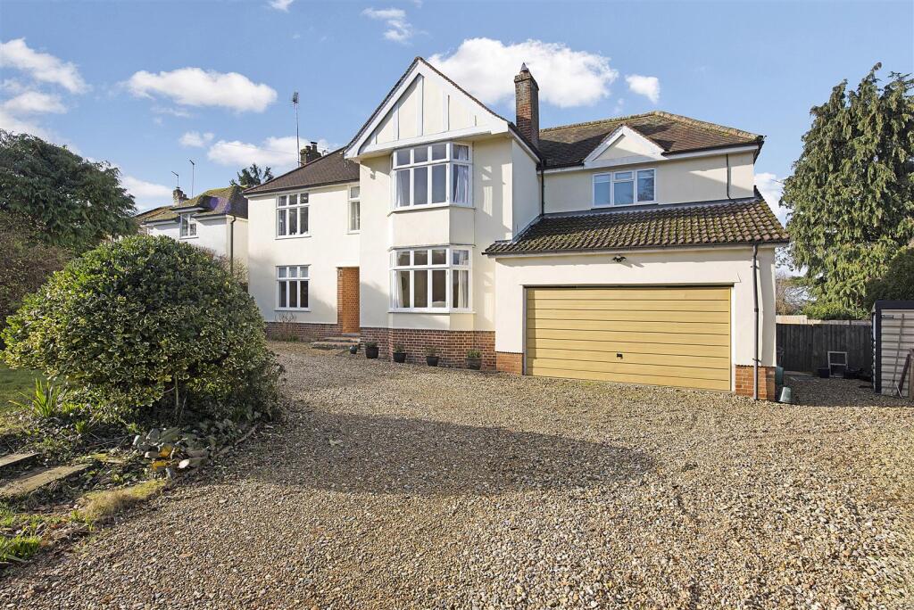 4 bedroom detached house for sale in Horsecroft Road, Bury St Edmunds, IP33