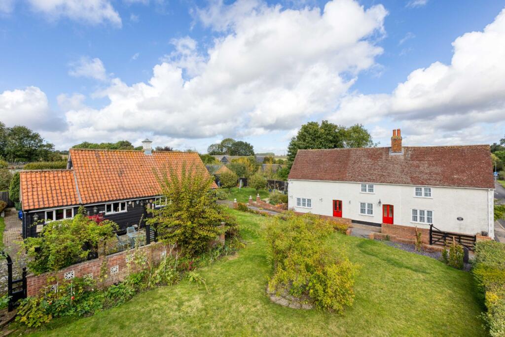 4 bedroom detached house for sale in High Street, Walkern, Stevenage ...