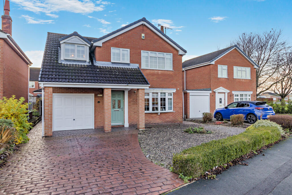 4 bedroom detached house for sale in Harvey Close, Doncaster, DN9
