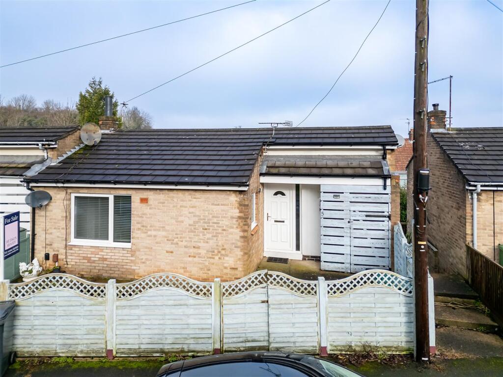 3 bedroom end of terrace house for sale in Birstwith Drive, Holgate ...