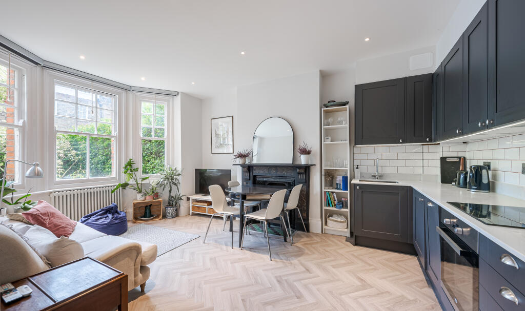 2 bedroom apartment for rent in Hackford Road, London, UK, SW9