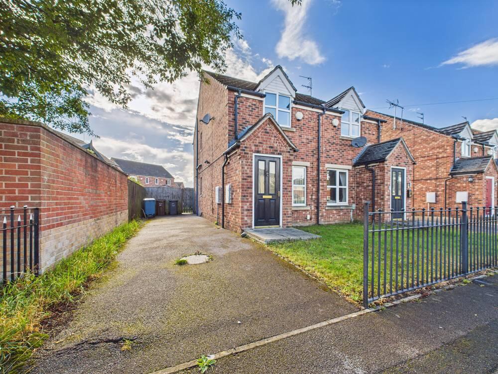 2 bedroom semi-detached house for sale in Seaton Grove, Hull, HU4 6HF, HU4