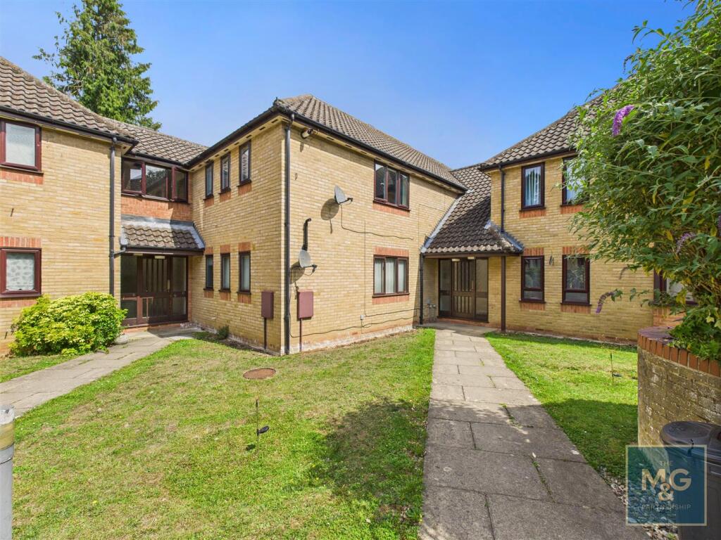 2 bedroom apartment for sale in Yew Tree Court, Bury St. Edmunds, IP33