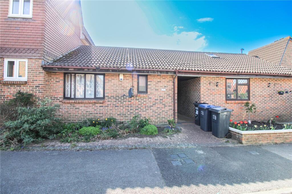 1 bedroom bungalow for sale in Marigold Way, Croydon, CR0