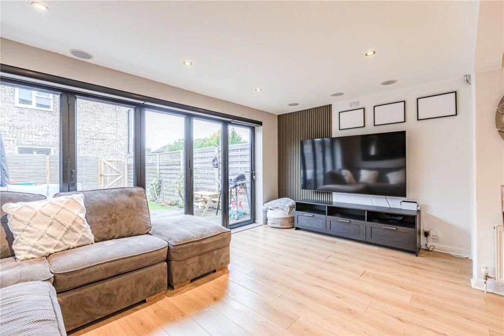 3 bedroom terraced house for sale in High Road, Byfleet, West Byfleet ...