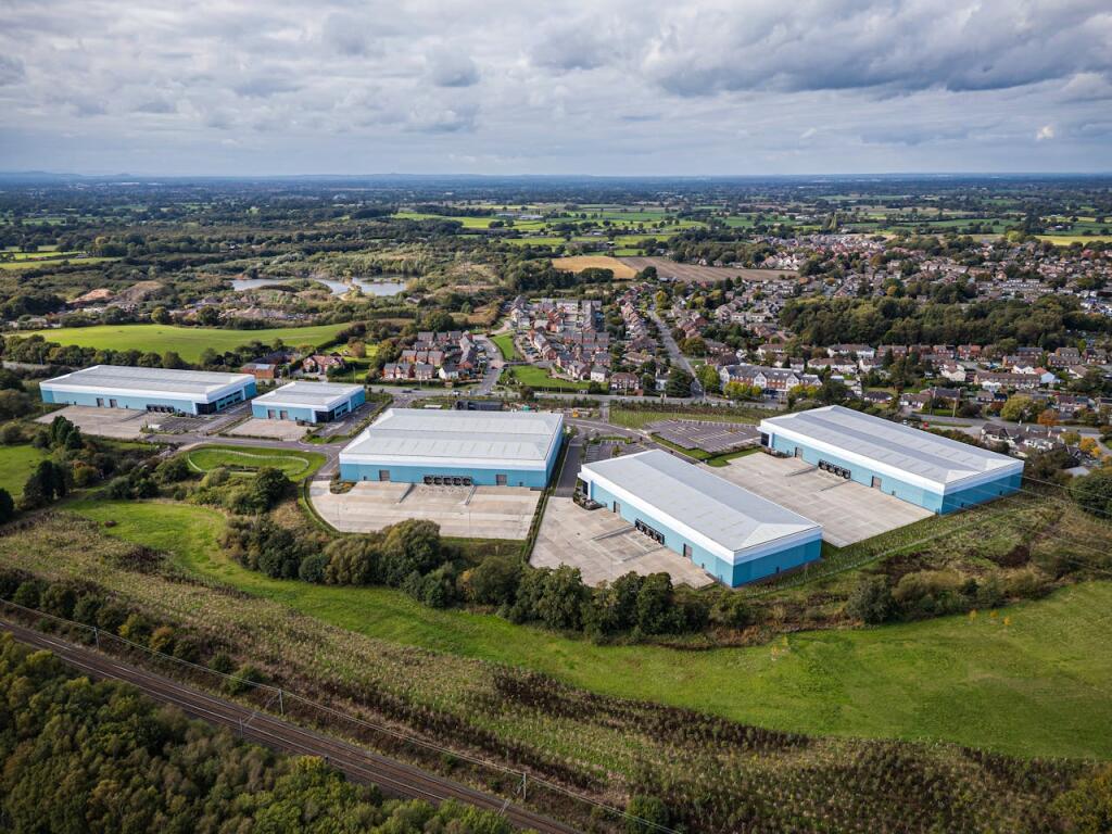 Warehouse to lease in Radar, Radway Green, J16 M6, Crewe, ST7 2RT, ST7
