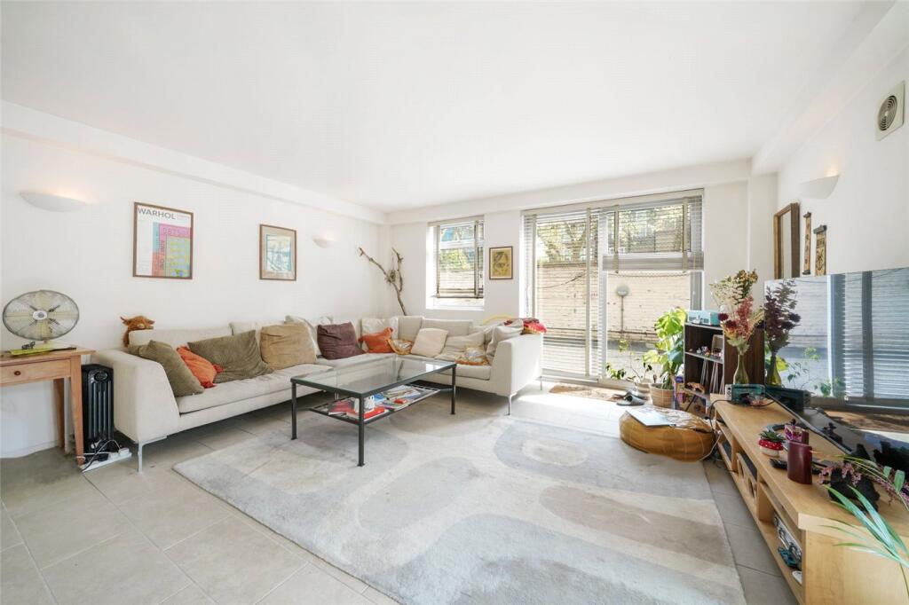 3 bedroom apartment for sale in Salamander Court, York Way, London, N7