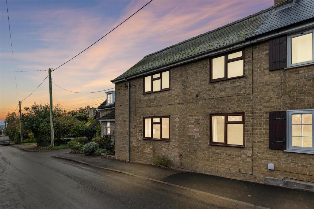 3 bedroom semi-detached house for sale in Froize End, Haddenham, Ely, CB6