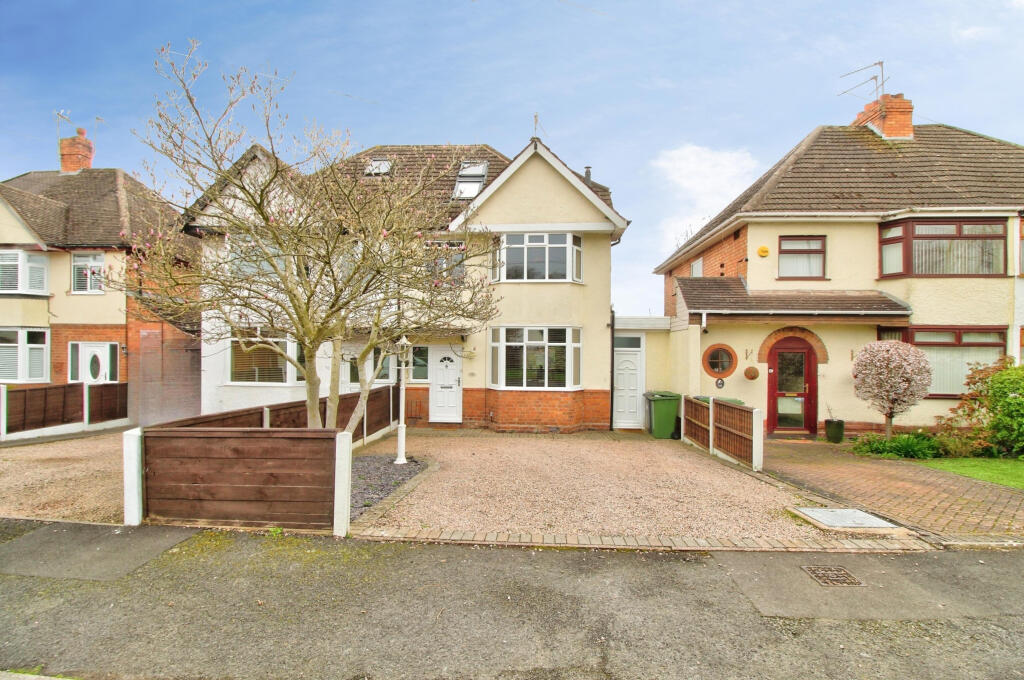 3 bedroom semi-detached house for sale in Avill Grove, Kidderminster, DY11