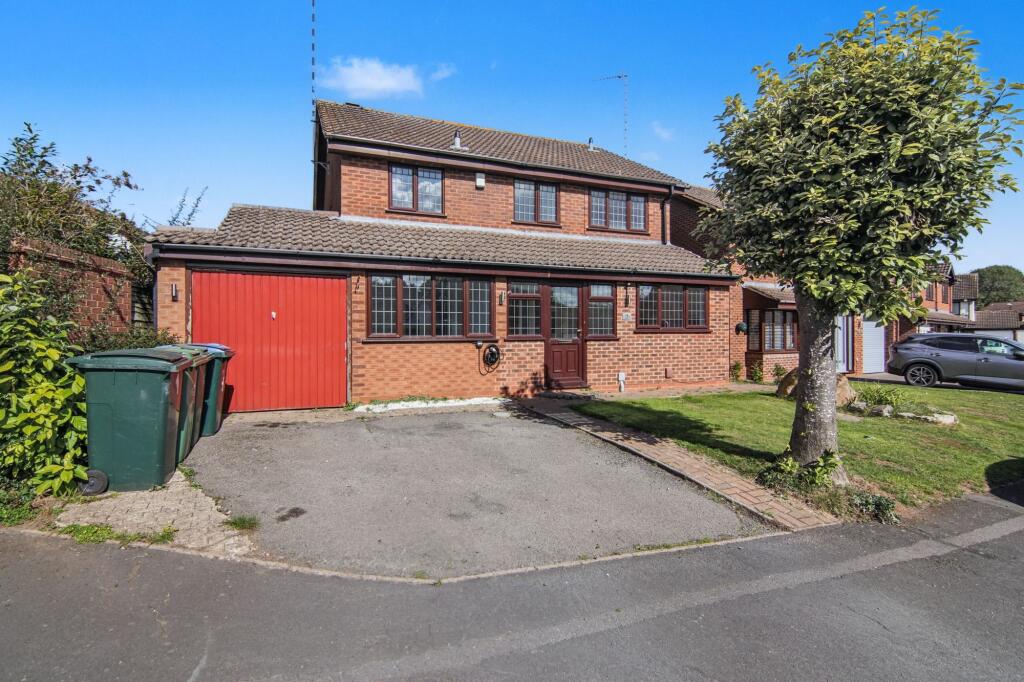 4 bedroom detached house for sale in Larkfield Way, Coventry, CV5