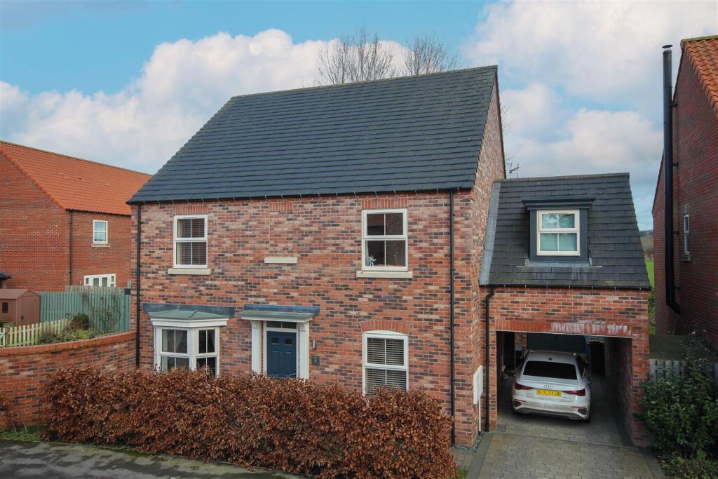 4 bedroom detached house for sale in Fountains Way, North Cave, HU15