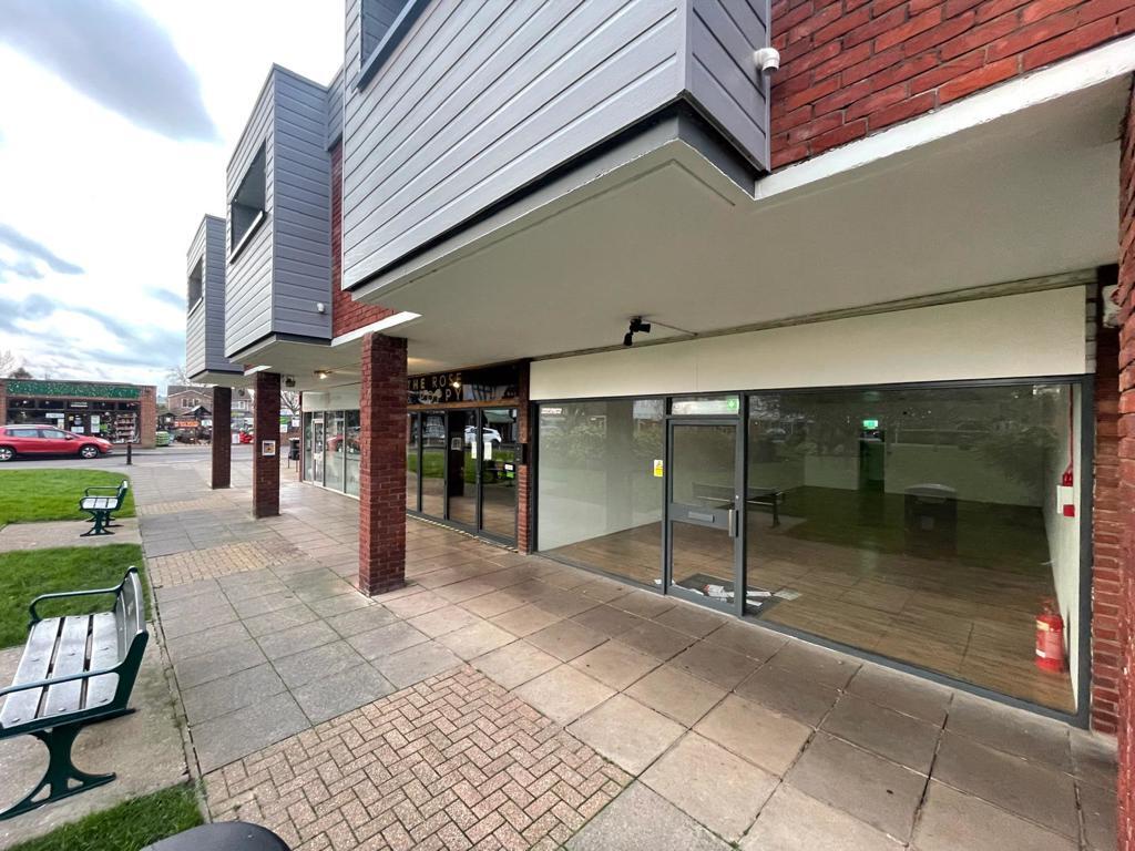Shop to lease in 24 Stubbington Green, Fareham, Hampshire, PO14 2JY, PO14