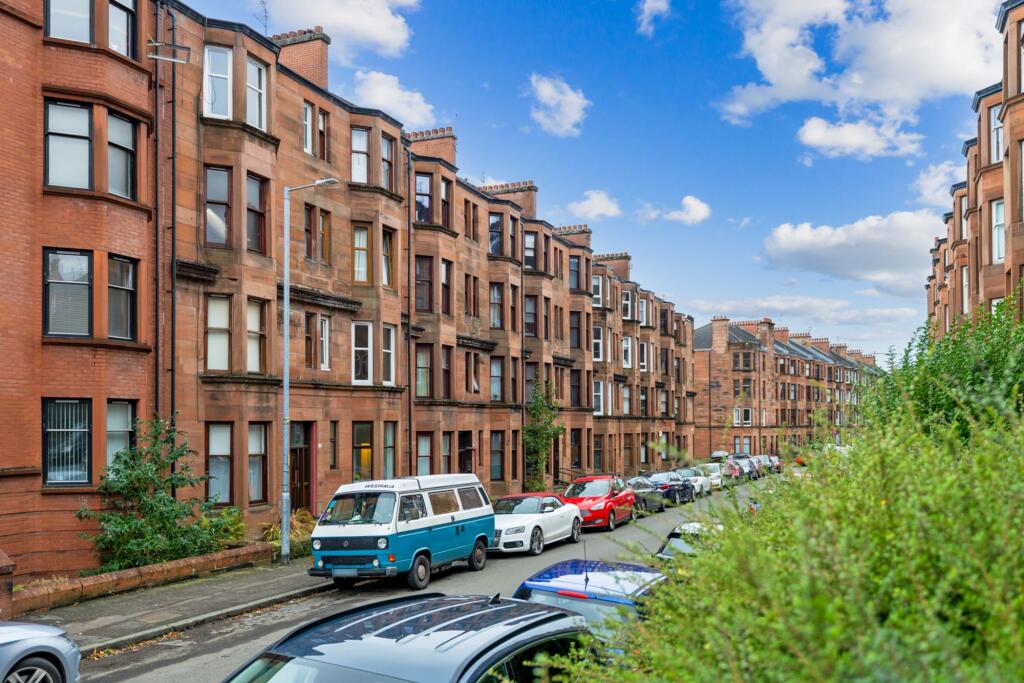 1 bedroom flat for sale in 3 Kennoway Drive, Thornwood, G11