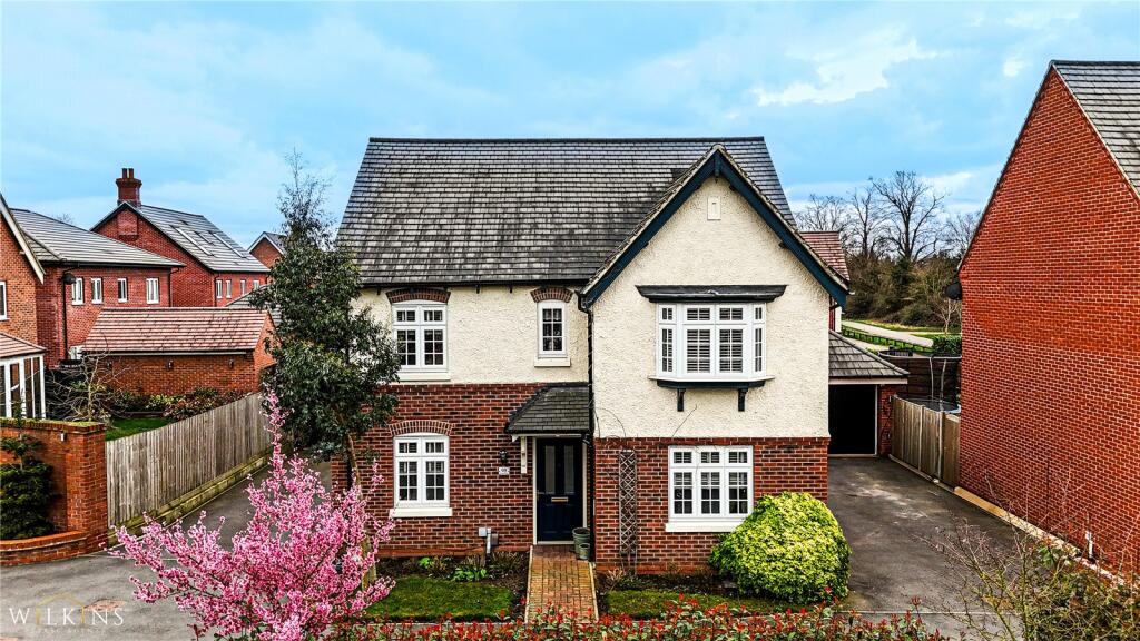 4 bedroom detached house for sale in Watitune Avenue, Nuneaton ...