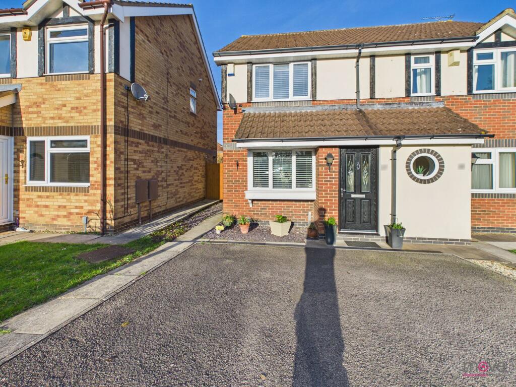 2 bedroom terraced house for sale in Oatfield, Quedgeley, GL2
