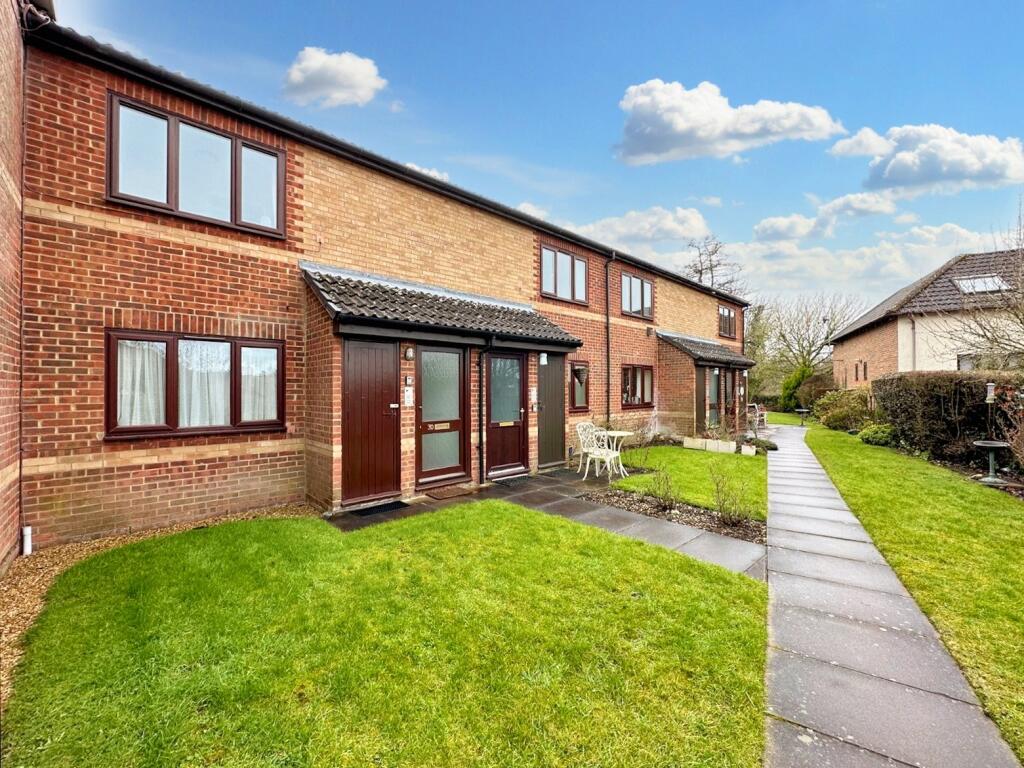 1 bedroom retirement property for sale in St. Marys Close, Alton ...