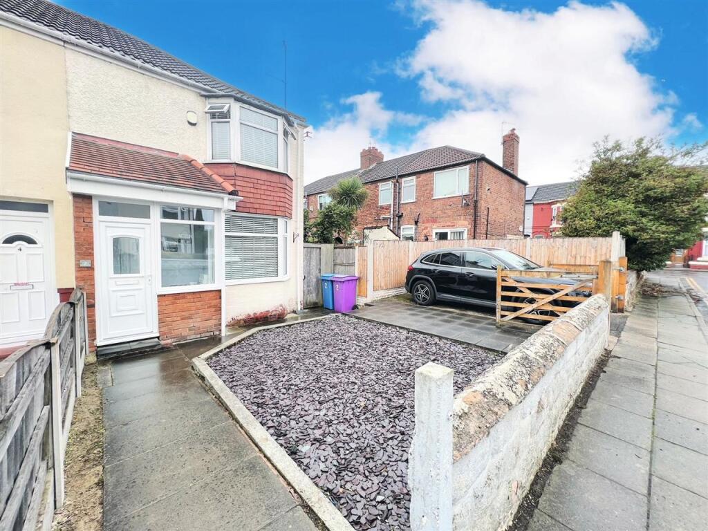 2 bedroom town house for sale in Snaefell Grove, Tuebrook, Liverpool, L13