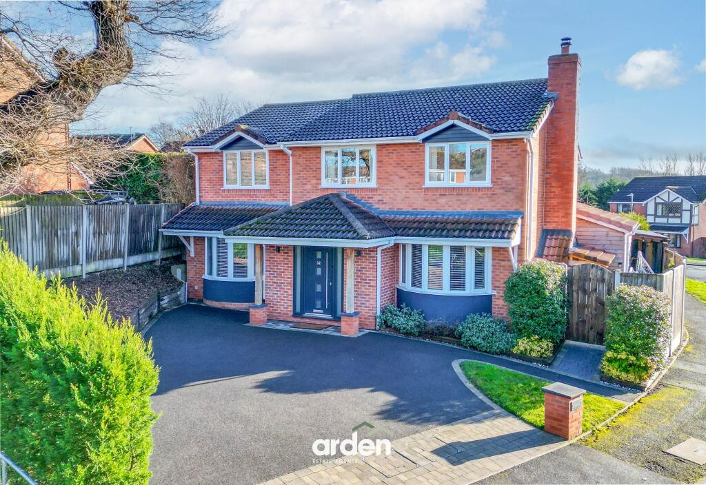 5 bedroom detached house for sale in Hunt End Lane, Redditch, B97