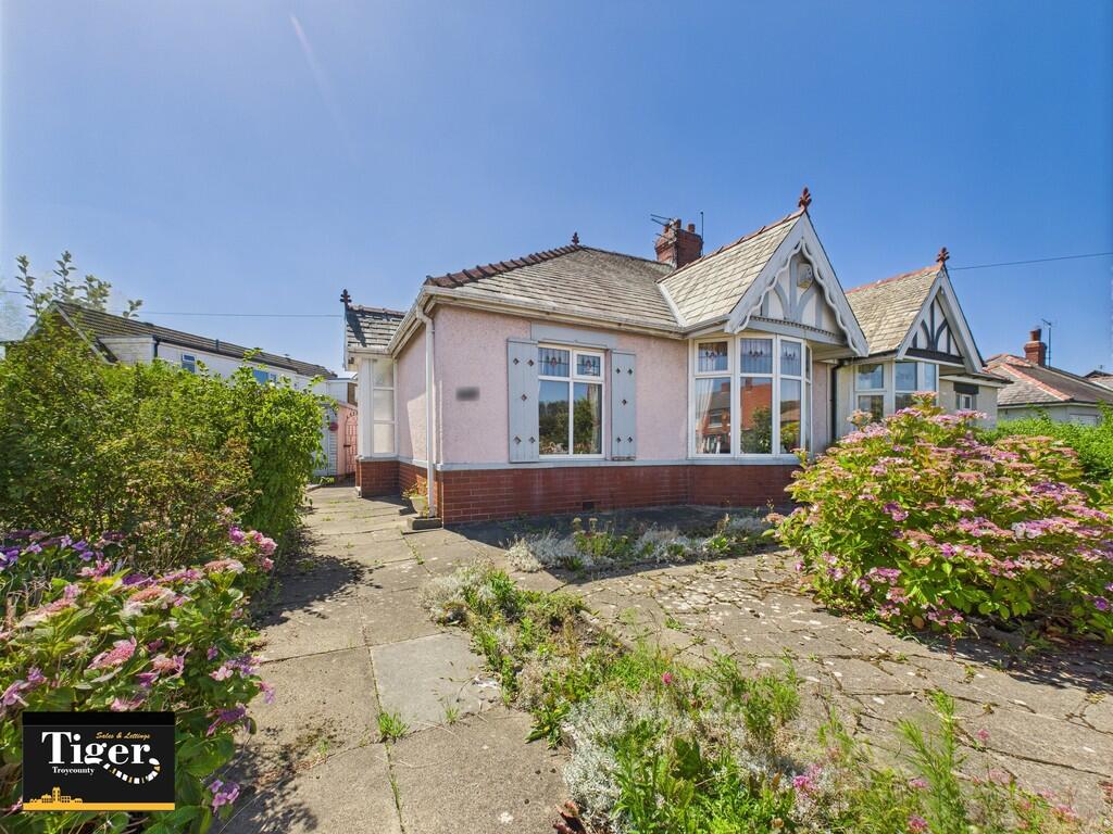 2 bedroom semi-detached bungalow for sale in Hawes Side Lane, Blackpool ...
