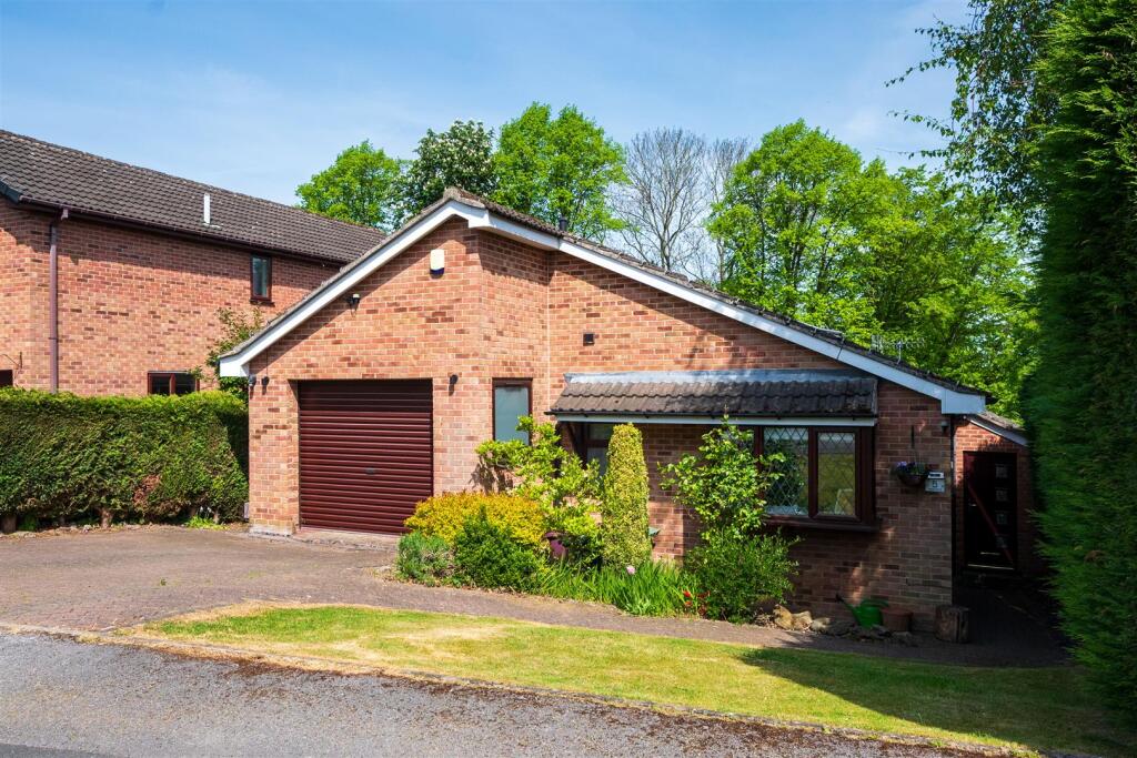 5 bedroom detached bungalow for sale in Hazel Court, Dronfield, S18