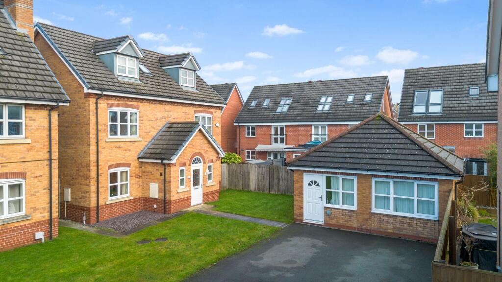 5 bedroom property for sale in Montgomery Close, Great Sankey, WA5