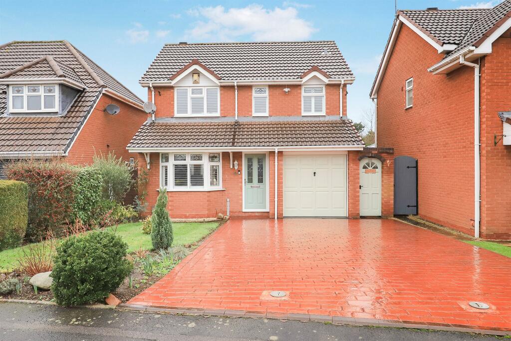 3 bedroom detached house for sale in Honeysuckle Drive, Featherstone ...