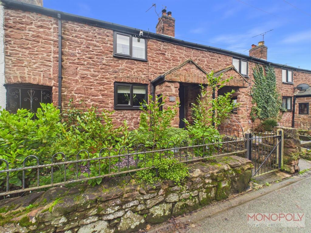 2 bedroom cottage for sale in Wrexham Road, Marchwiel, Wrexham, LL13