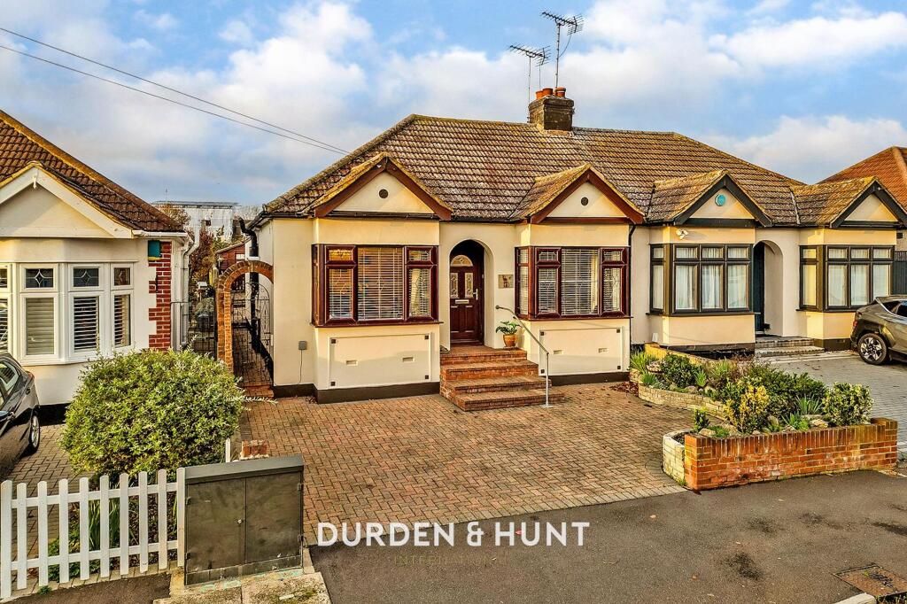 3 bedroom semi-detached house for sale in Ingreway, Romford, RM3