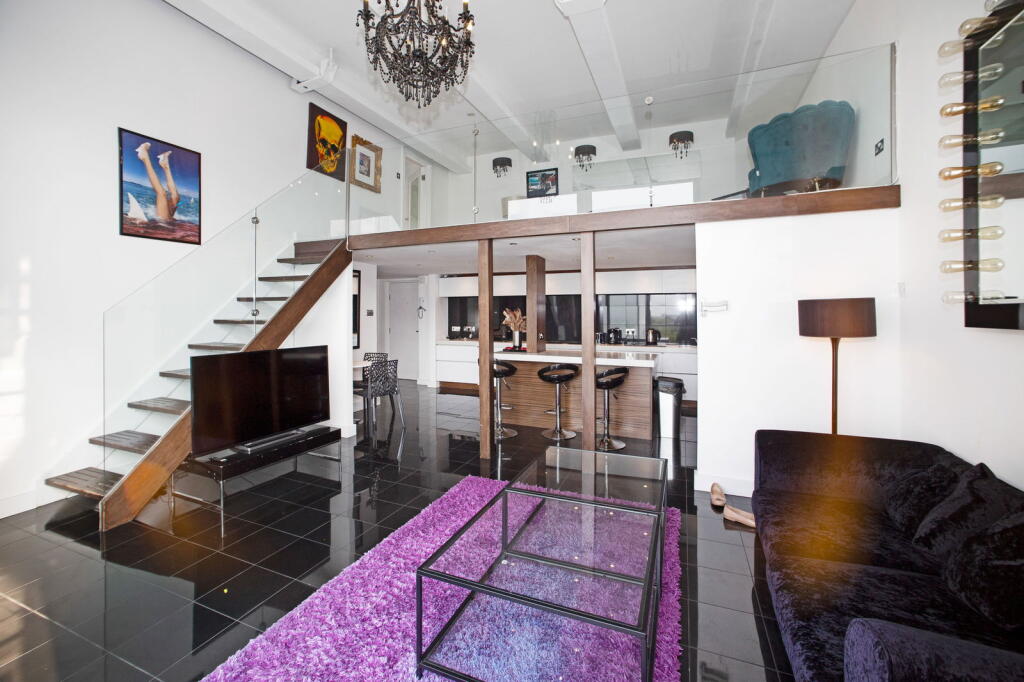 3 bedroom apartment for sale in Peterborough Road,London,SW6 3EF, SW6