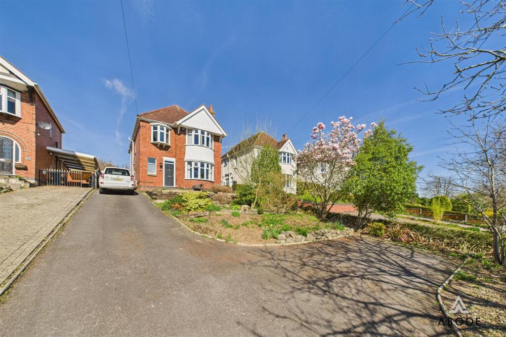 4 bedroom detached house for sale in Henhurst Hill, Henhurst, DE13