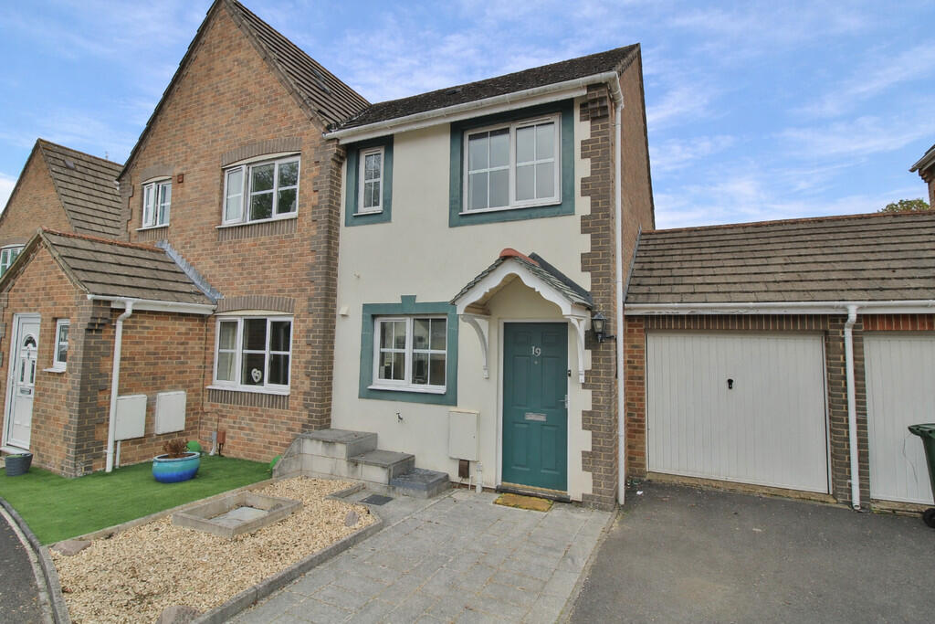 2 bedroom semi-detached house for sale in Christie Avenue, Whiteley ...