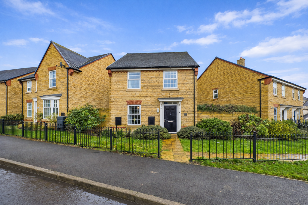 4 bedroom detached house for sale in Guan Road, Brockworth, Gloucester ...