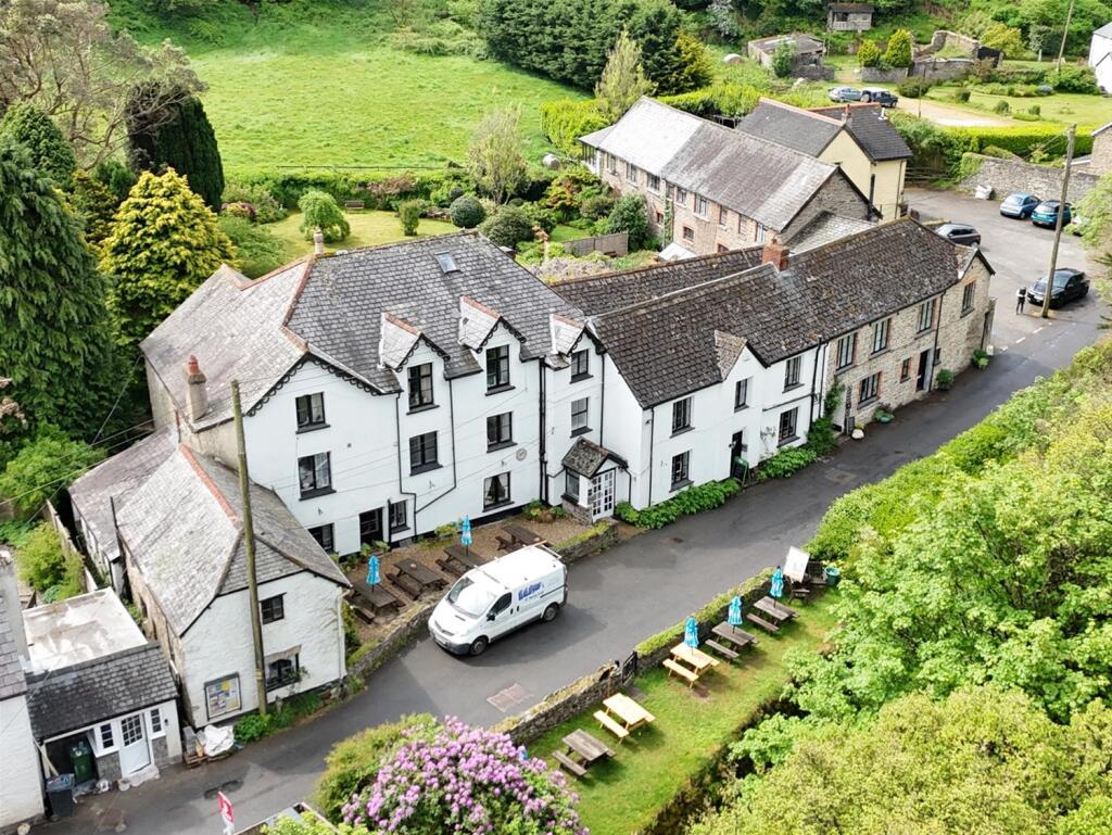 14 bedroom hotel for sale in Substantial and Characterful Country Hotel ...