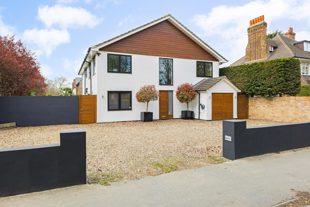 5 bedroom detached house for sale in The Avenue, Bushey, WD23