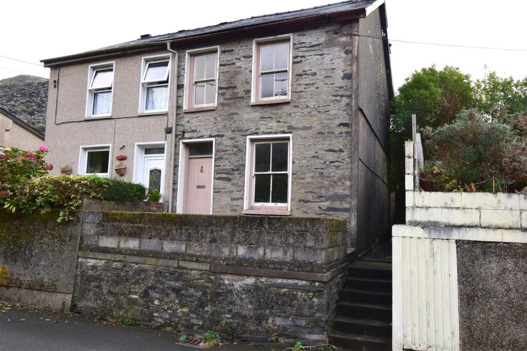 House for sale in Rhiwbryfdir, LL41