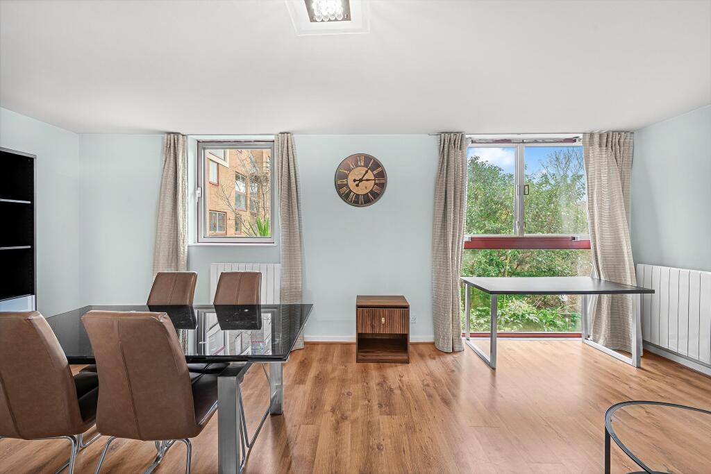 1 bedroom flat for sale in Leeward Court, Asher Way, Wapping, London, E1W
