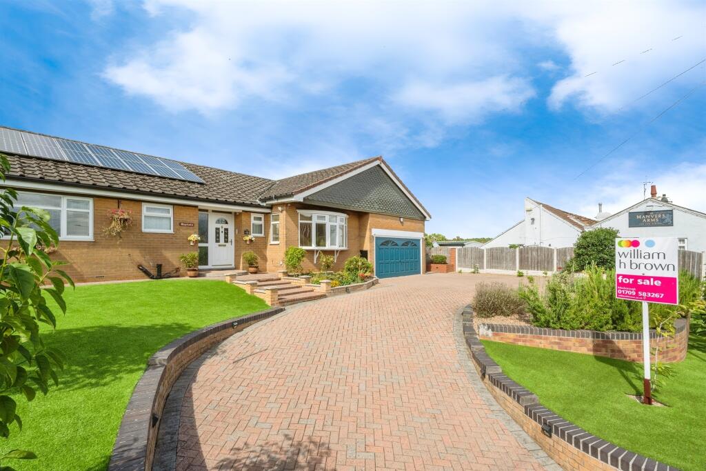 3 bedroom detached bungalow for sale in Harlington Road, Adwick-upon ...