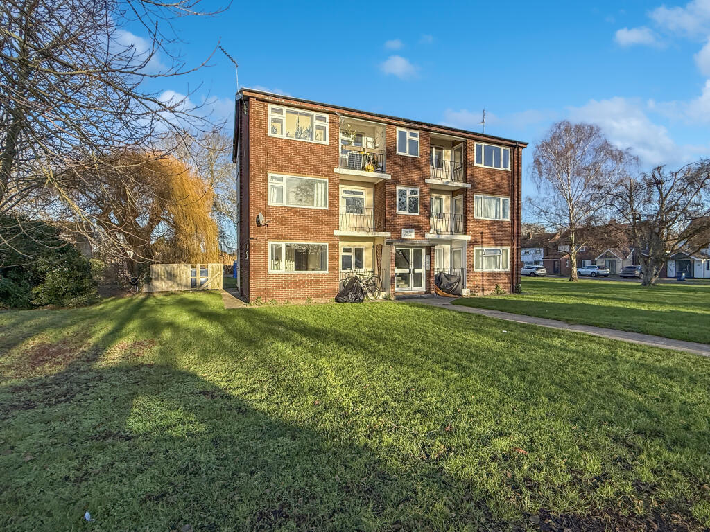 2 bedroom flat for sale in Coles Road, Milton, CB24