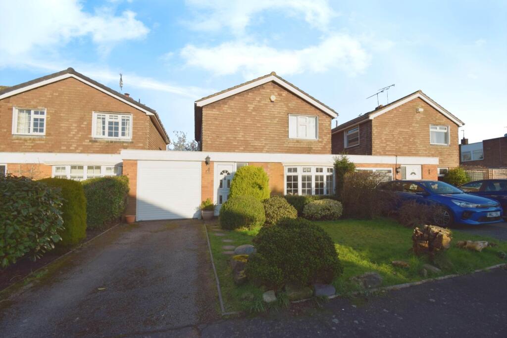 3 bedroom link detached house for sale in Woodkind Hey, Spital, CH63